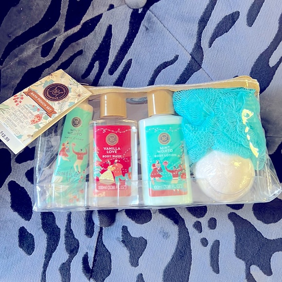 Modern E | Bath | Bath Set Travel Gift Set In Zip Bag Body Wash Lotion ...